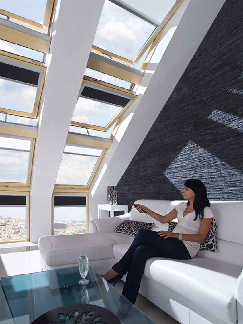 Z-WAVE controlled pivot roof windows - FAKRO